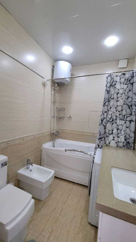Срочно продается трехкомнатная квартира в Яккасарайе  8/9 (J2850)