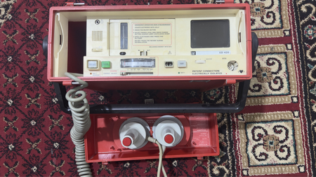 ED 420 Monitor Defibrillator