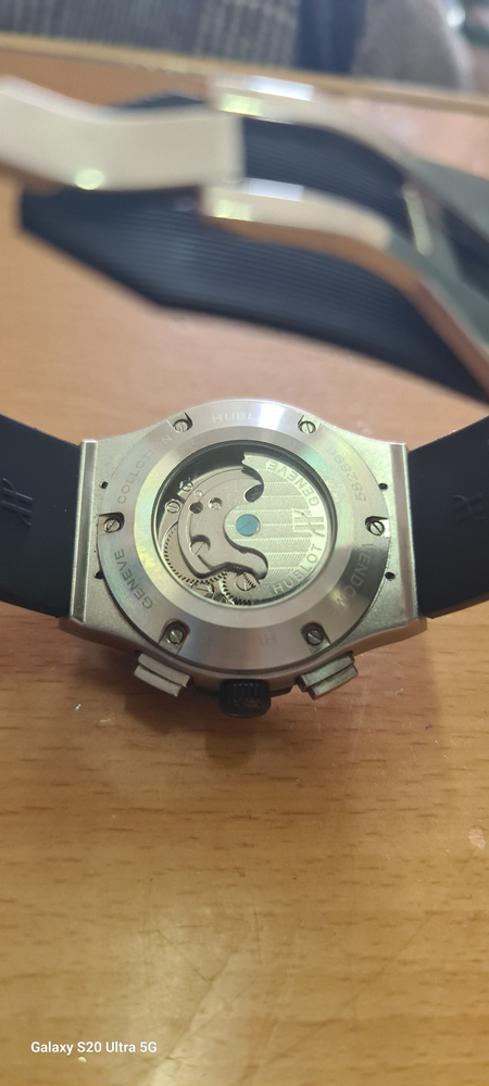 HUBLOT soati idial holatda 1 hafta kiyilgan