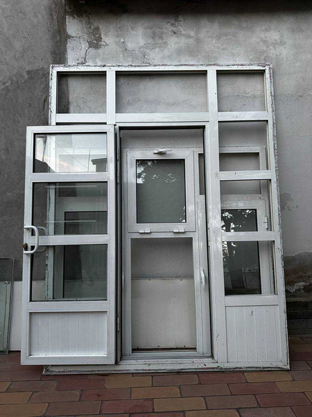 Алюминиевая дверь 1,9 х 2,5 м
