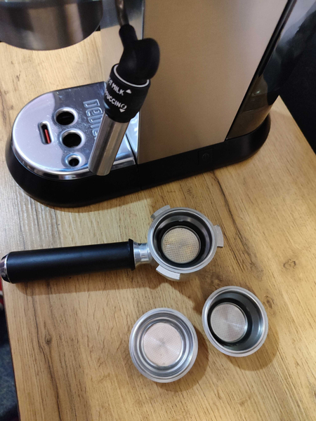 Рожковая кофеварка Delonghi