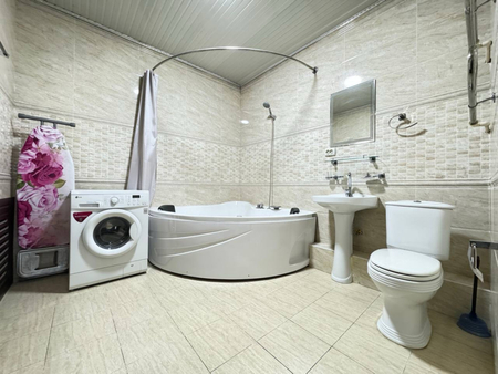 Продается 3х комнатная квартира,метро Ойбек,ор-р Шохмедцентр,135м2