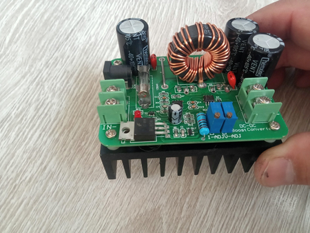 Продам повышающий sodial (R) 10A DC-DC 600W в отличном состоянии.
