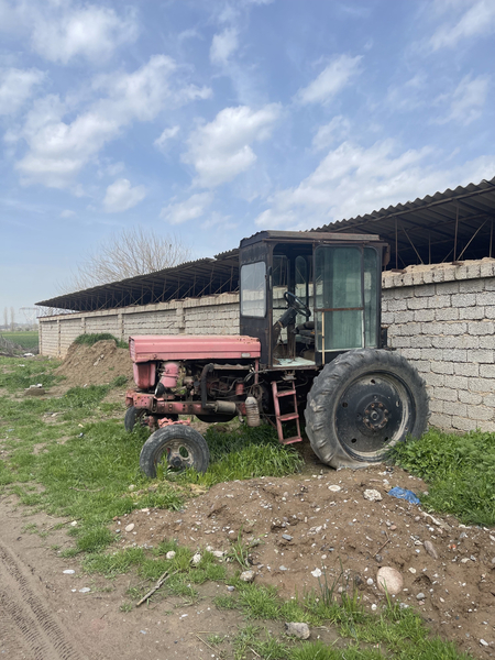 Traktor 28 sotiladi