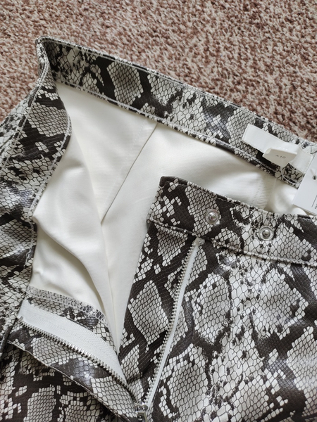 Брюки новые. EUR 44 размер. H&M