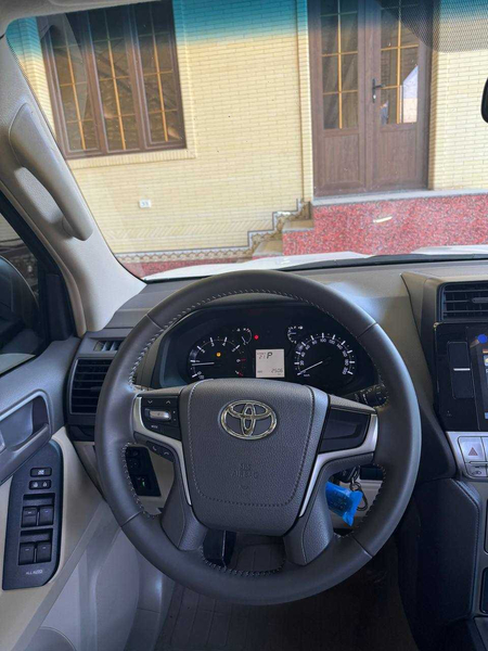 Toyota Land Cruiser Prado 150 год 2023