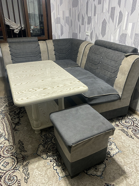 Divan oshxona uchun.