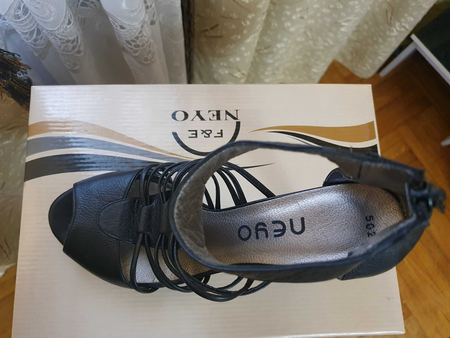 Кожаные босоножки