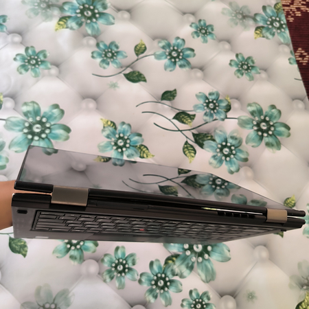 Noutbuk Thinkpad deyarli yangi 360°