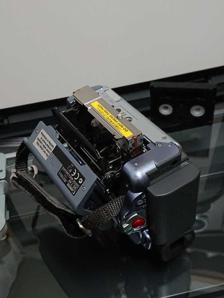 Видеокамера Canon MV700i