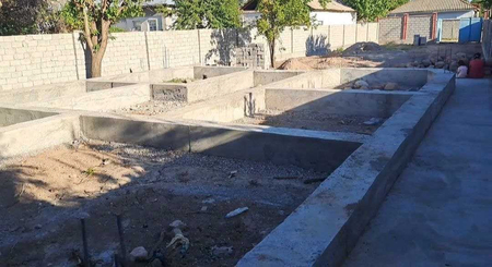 Чирчик азадбашда 5.6 сотка атрофи полный уралган, фундамент лойиха бор