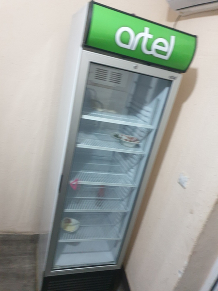 Vetrina Stoykale artel 1 oy ishlatilgan 3 yil garantiya servisi bor