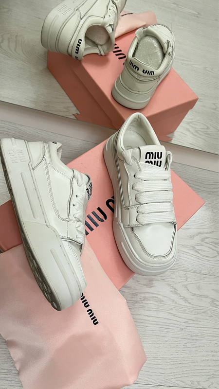 Продам Кроссовки MIU MIU в хорошем состоянии
