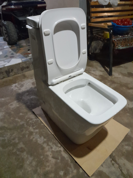 Продам новые лытие унитазы.