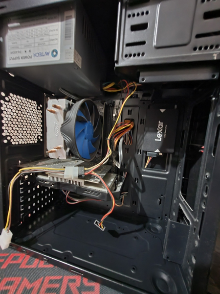 i5 9th/Ram 16GB/GPU 2GB/256 ssd