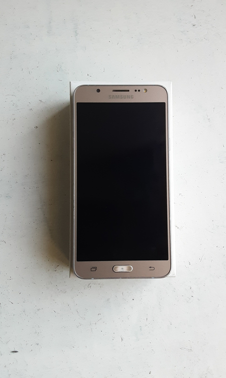 Samsung Galaxy J7