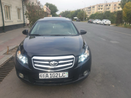 Chevrolet cruze 1.8 sotiladi