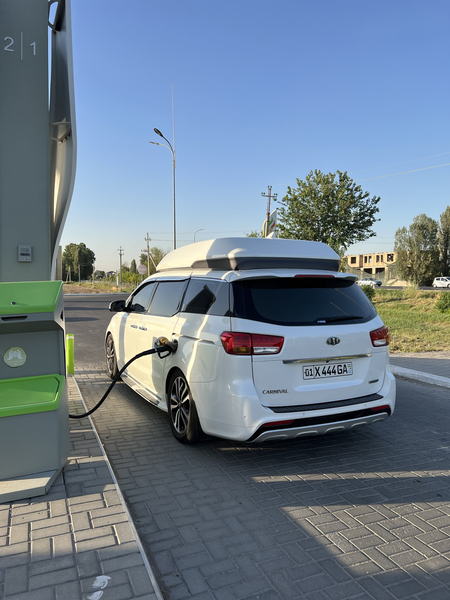 Срочный сотилади Kia Carnival 