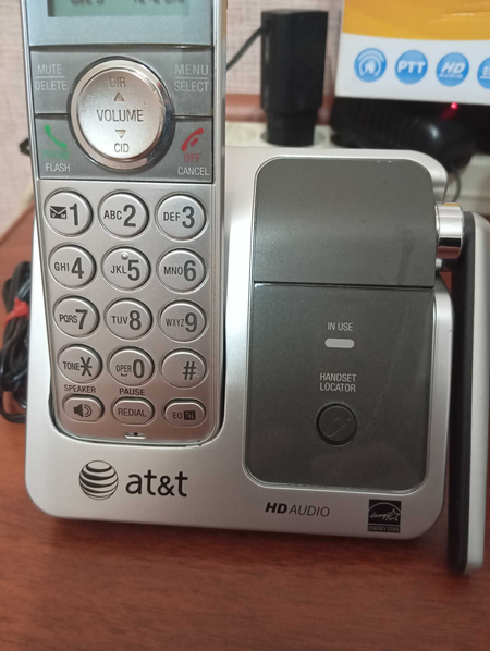 Продам радиотелефон AT&T три трубки на один телефонный номер.