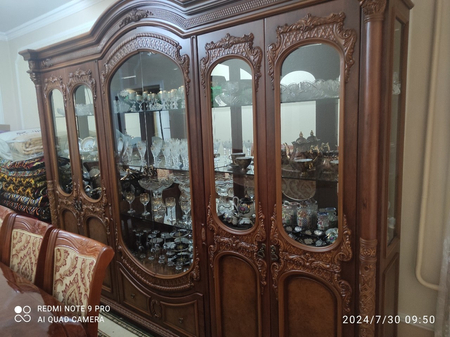 Продается стенка стол и 12 стульев