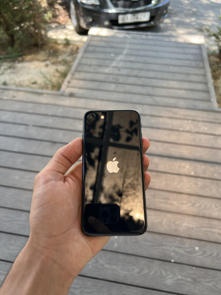iPhone se 3 midnight