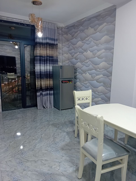 Yakkasaroy city mall da 3/9/10.  $800