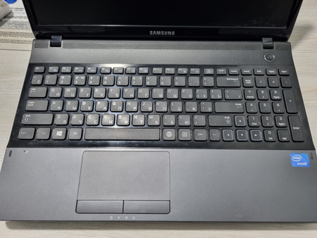Noutbuk samsung ofisnoy