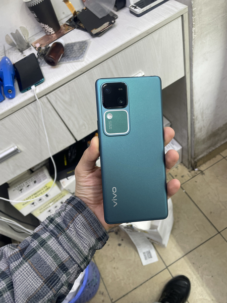 Vivo v30 12/256 sotladi