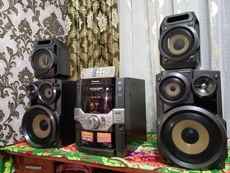 Muzikalniy sentr panasonic