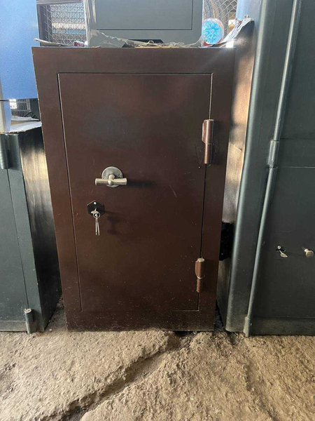 Сейф металлический в отличном состоянии Seyf metaldan zor holatda 50$