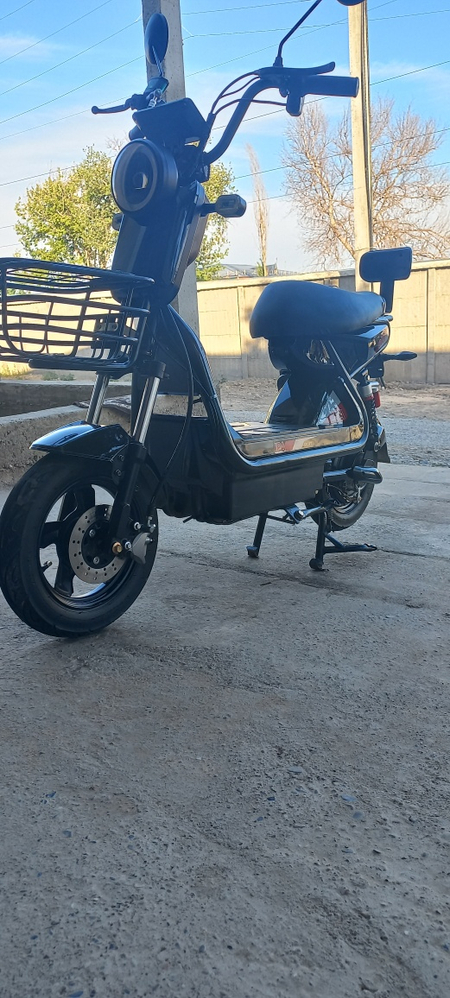 Skuter sotiladi tezligi 60