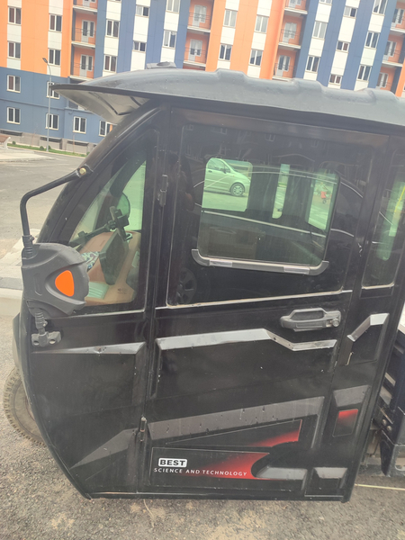 Skuter rabochi deyarli yengi