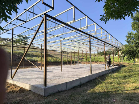Magazinlar , sartaroshxonalar va boshqa abektlar quramiz