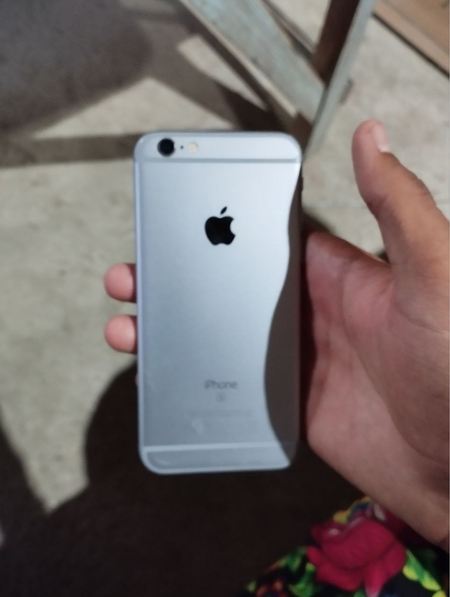 Iphone 6s hotira 32gb. yomks 100%   800 000.