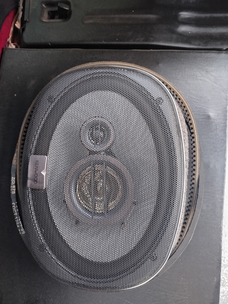 Колонки Kenwood 718 и магнитола Pioneer DEH 1250 новое срочно продаю