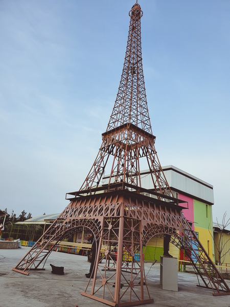 Paris Eyfel minorasi zakazga yasab beramiz