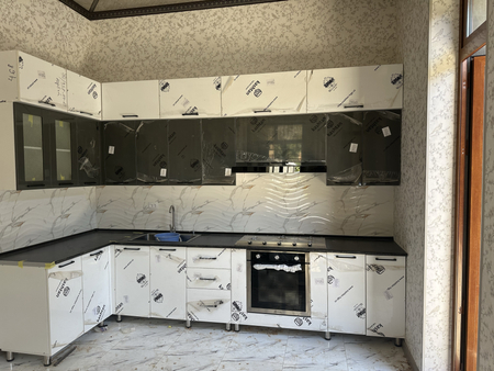 Кухонные гарнетуры из акрила