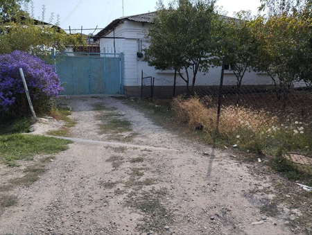 Yuqori chirchiq Yangi bozorda 15.5so'tix Uy sotiladi