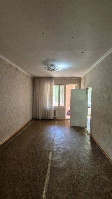 Юнусабад 15 2/3/4 балкон 1,5*6 средная