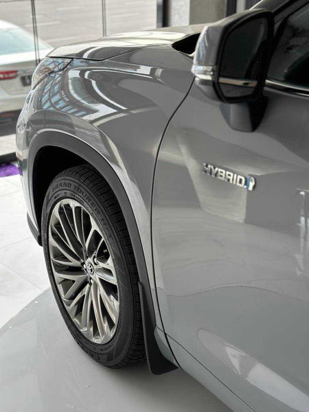 Highlander Hybrid Nardo grey 2023