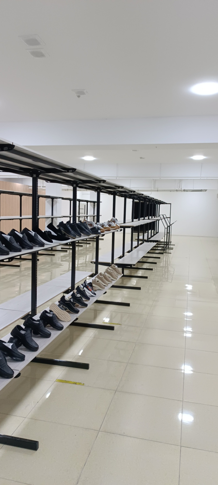 Продаю срочно инвентар для магазинов