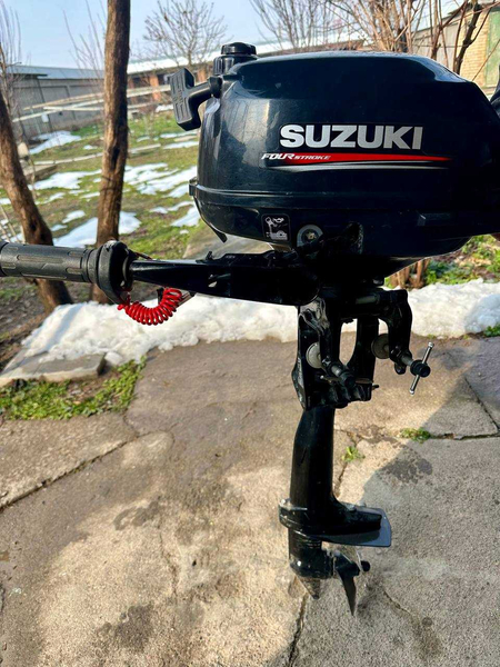 Моторная лодка 4х тактный Suzuki 2.5 Л.C Приобрён в Европе