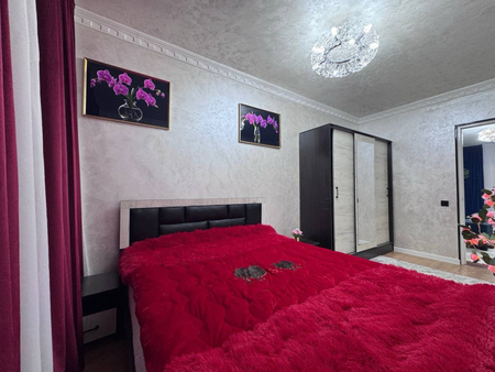 М. Мирзо Улугбек.  2в3комнатная кирпич. Меб и тех