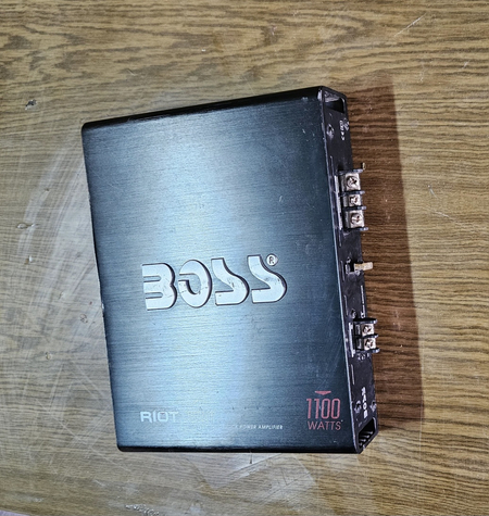 Сабвуфер и Моно Усилитель Boss