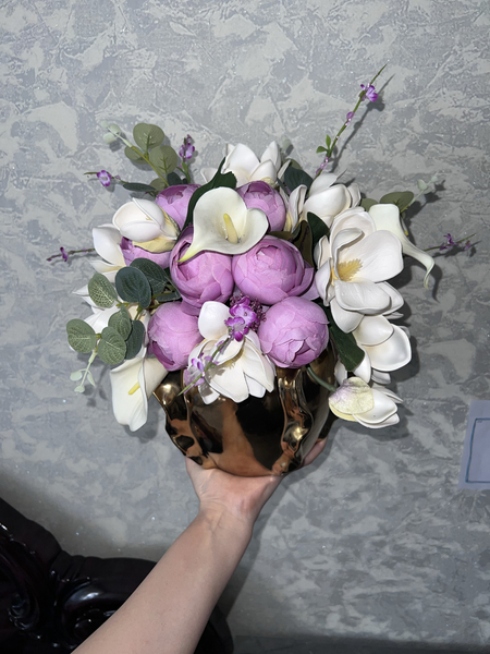 Композиция из исскуственных цветов качественная