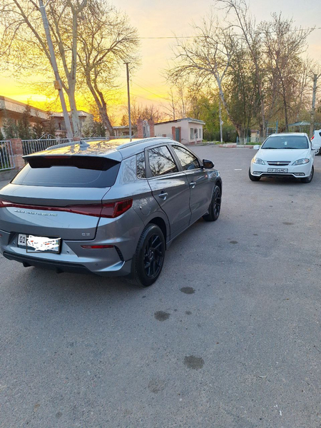 Продам byd e2 (2023 года) серого цвета