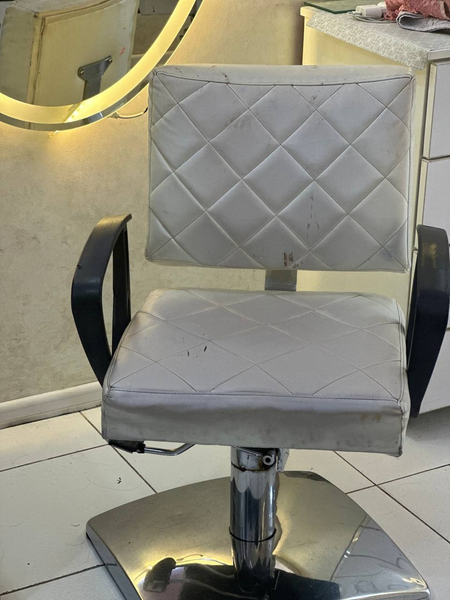 Salon jihozlari sotiladi