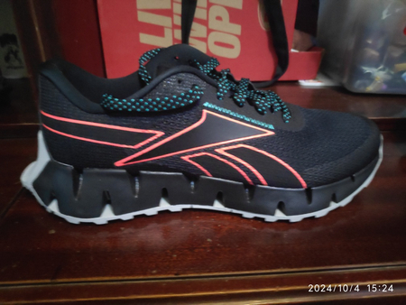 Size 9 - Reebok Zig Dynamica 2 Adventure Black  одна правая
