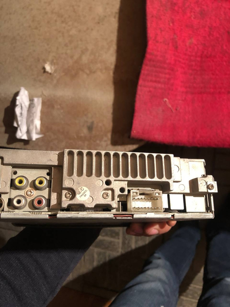 Pioneer magnitola sotiladi