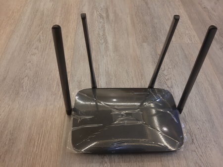 Router MERCUSES modem.
